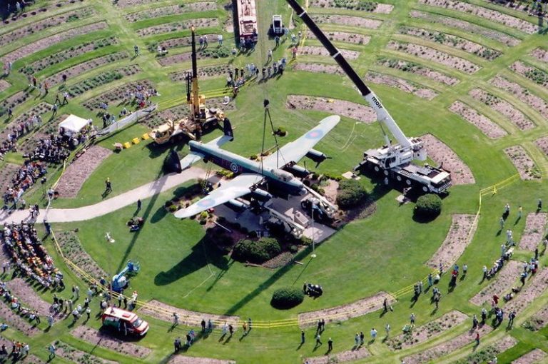 AVRO LANCASTER (FM212) – Canadian Aviation Museum